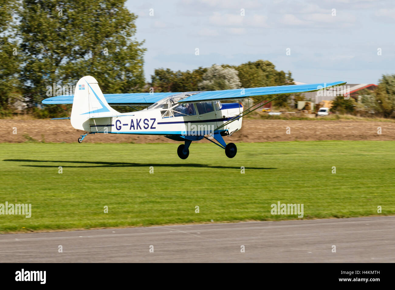 Auster 5D (Modified) Alpha G-AKSZ taking-off at Breighton Airfield ...