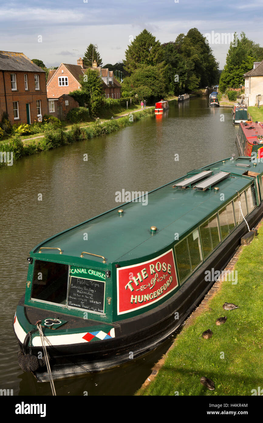 Rose Narrowboats High Resolution Stock Photography and Images - Alamy