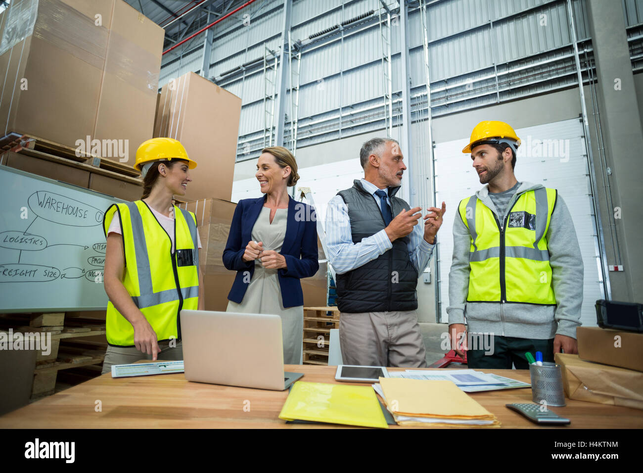Managers workers hi-res stock photography and images - Alamy
