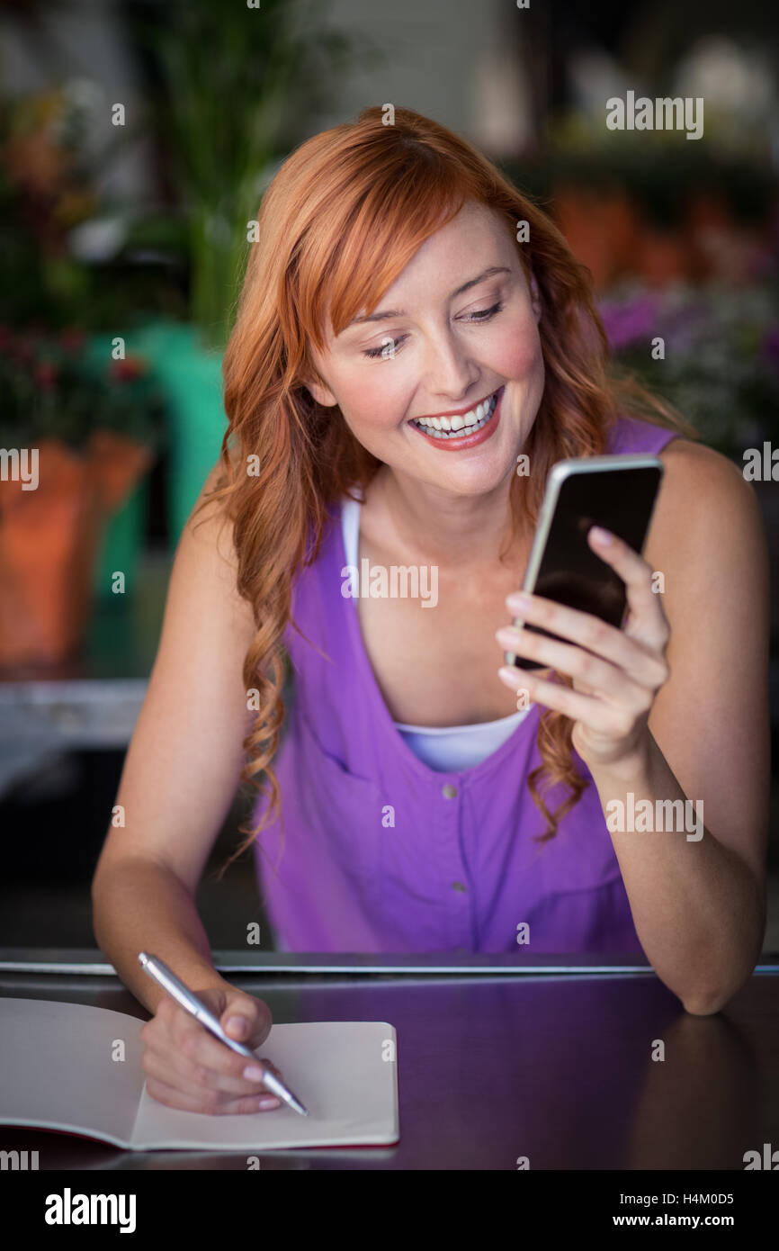 Employee mobile phone hi-res stock photography and images - Alamy
