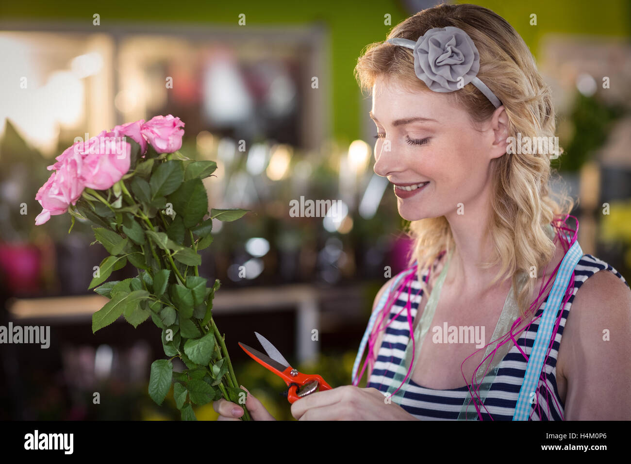 Female florist preparing flower bouquet Stock Photo - Alamy