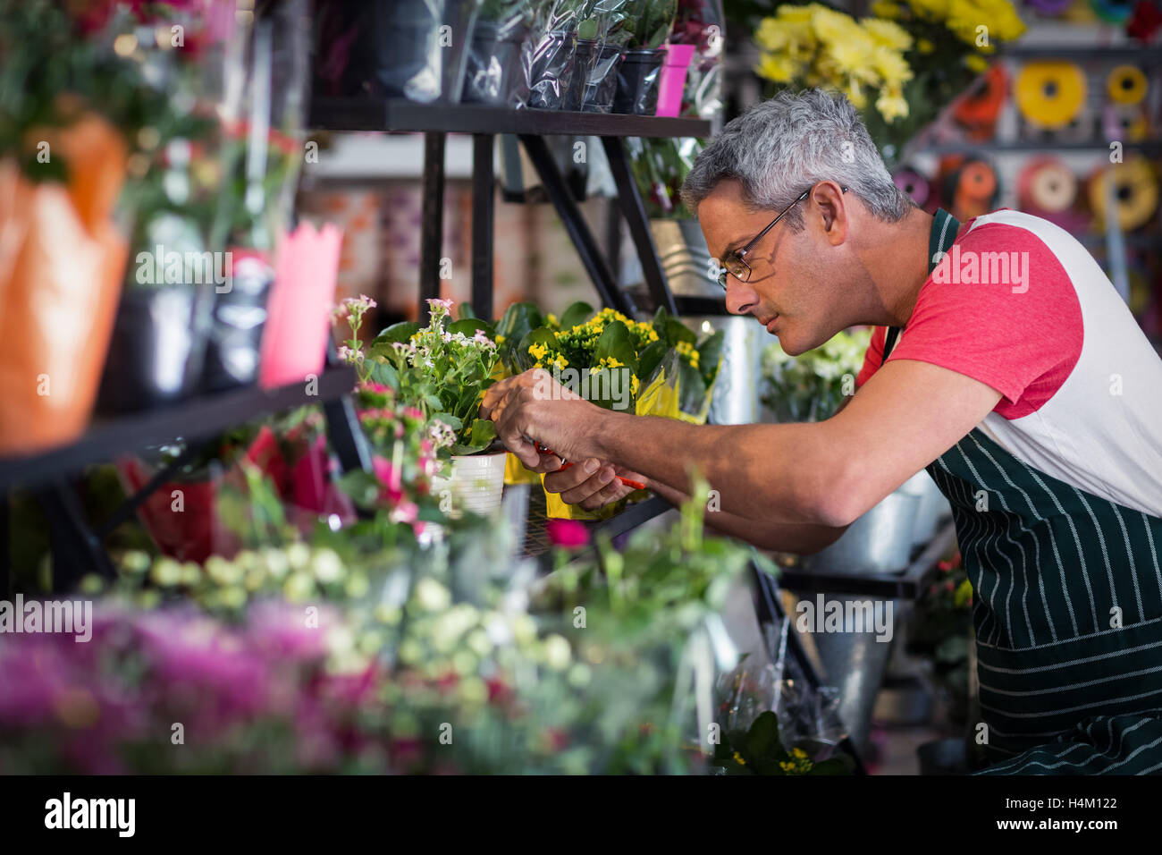 Center checking hi-res stock photography and images - Alamy