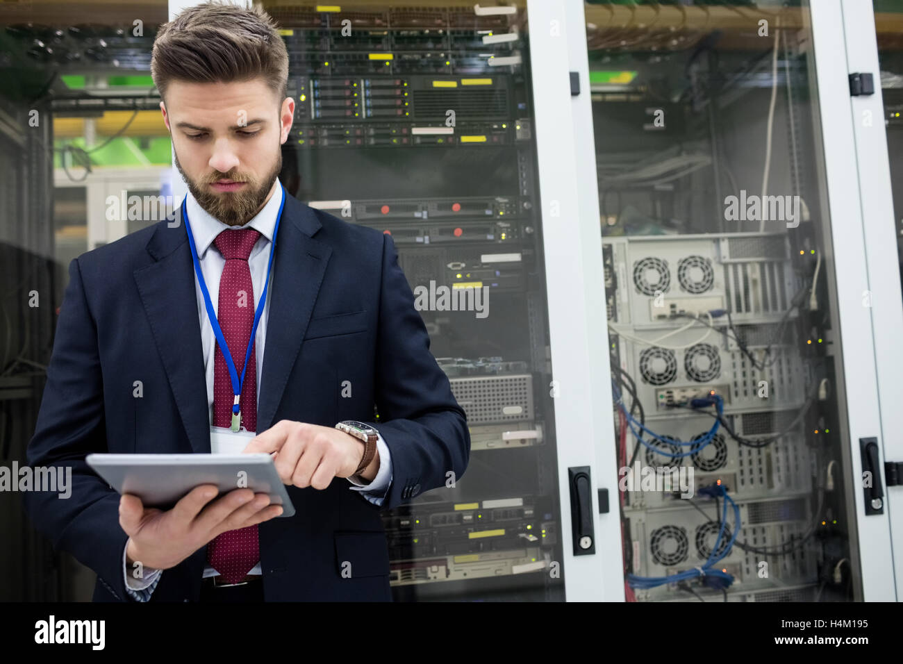 Technician using tablet hi-res stock photography and images - Alamy