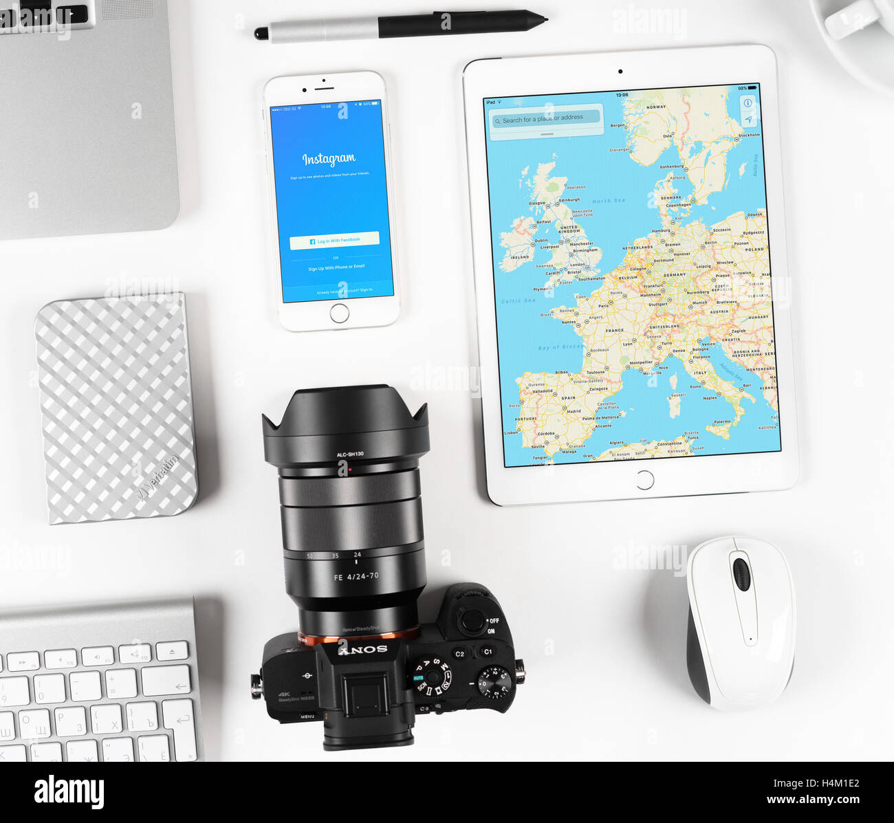 Apple maps camera hi-res stock photography and images - Alamy