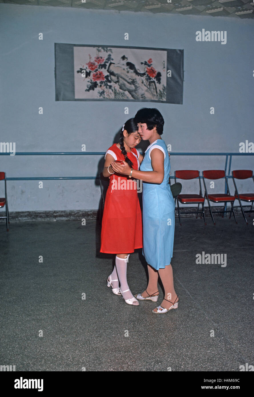 Dance in the 1980s hi-res stock photography and images - Alamy