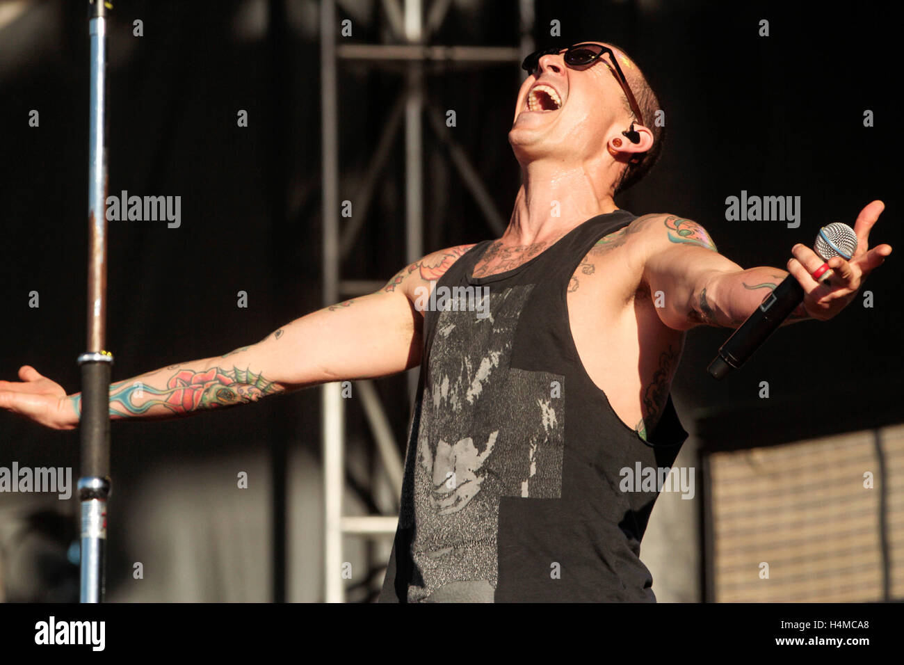 Chester bennington monster hi-res stock photography and images - Alamy