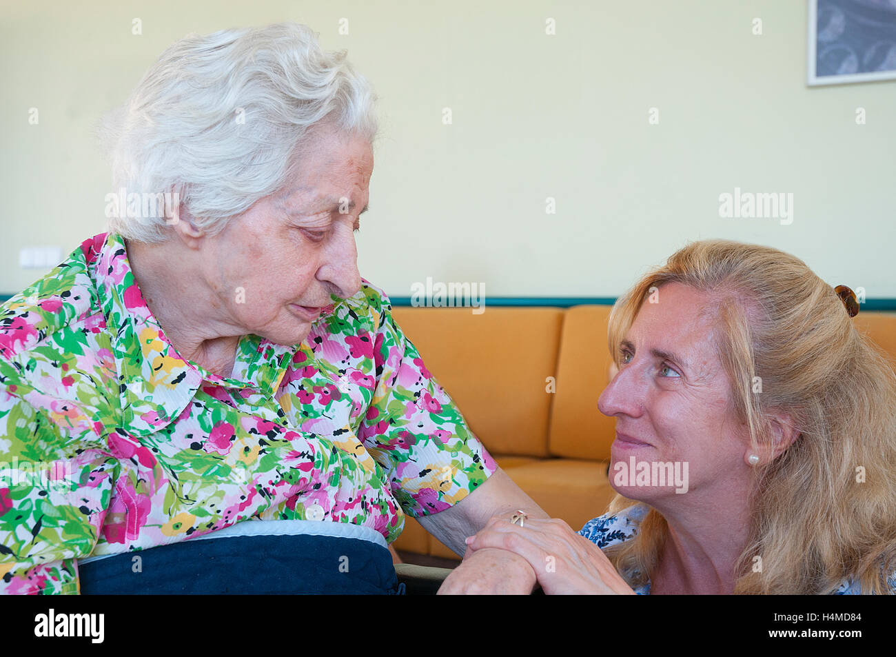 Old woman conversation with daughter hi-res stock photography and ...