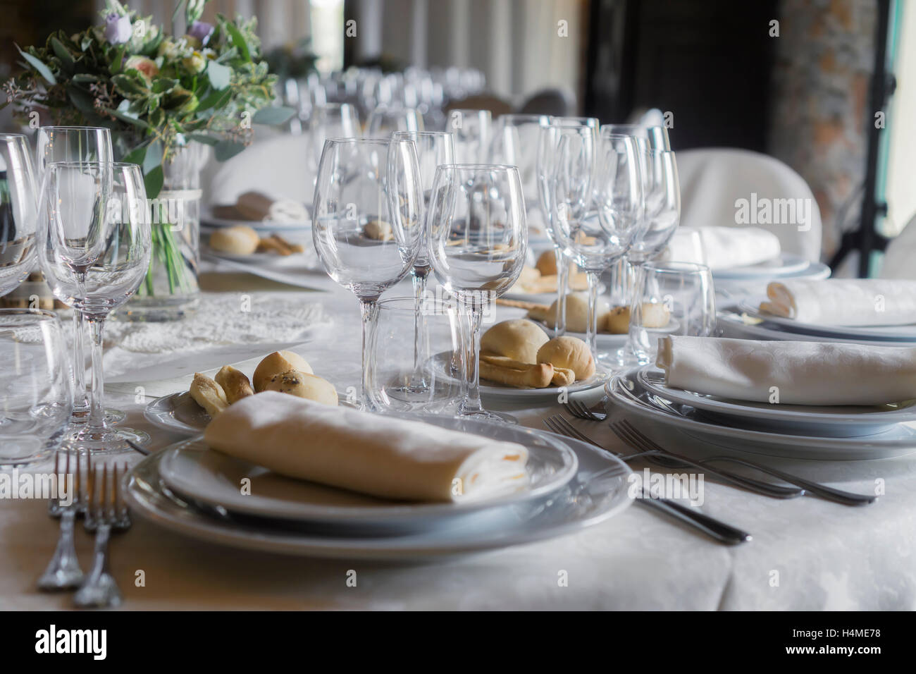 glasses and table set in restaurant Stock Photo - Alamy