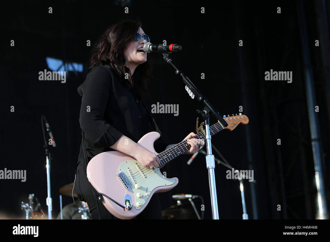 Brandy singer hi-res stock photography and images - Alamy