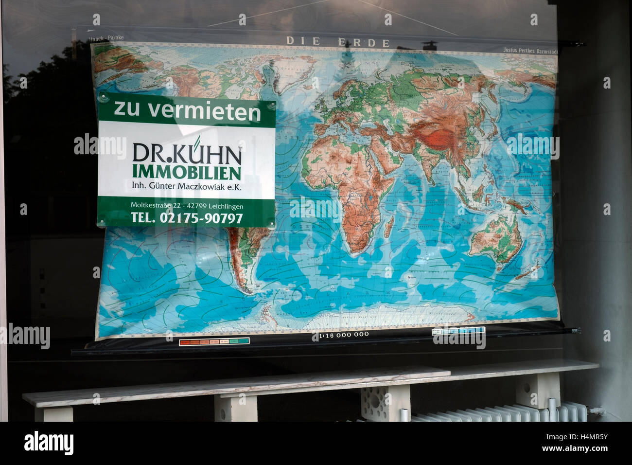 Empty map hi-res stock photography and images - Alamy