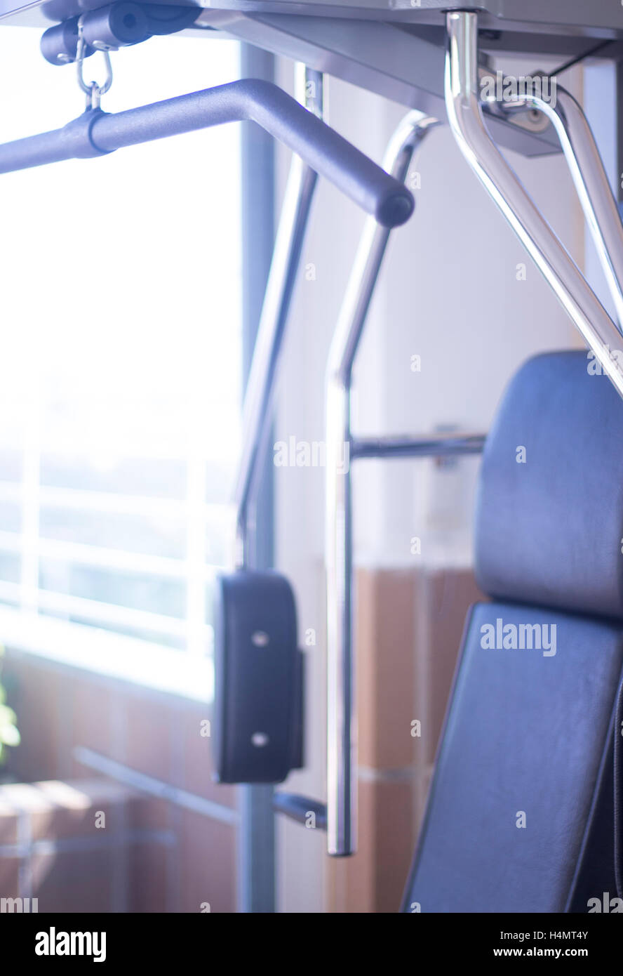 Gym exercise weight training pec deck chest resistance machine in ...