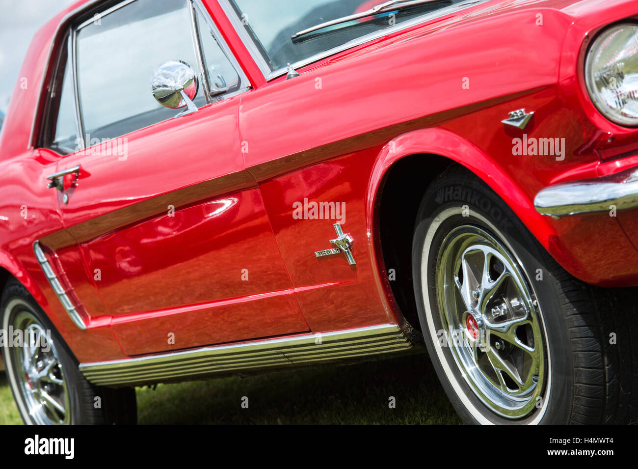 Red ford mustang car hi-res stock photography and images - Alamy