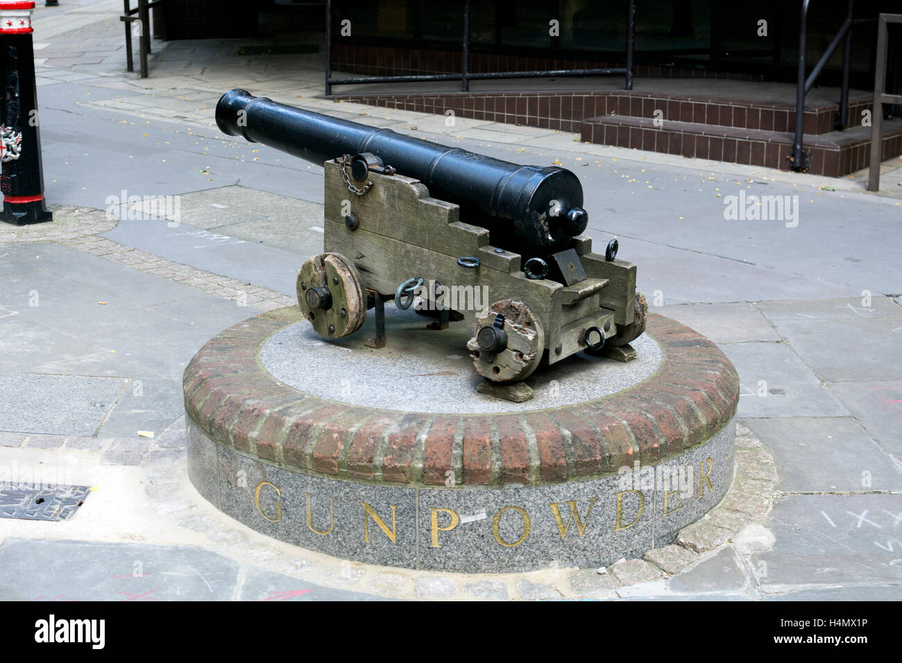 A cannon in Gunpowder Square, London, UK Stock Photo - Alamy
