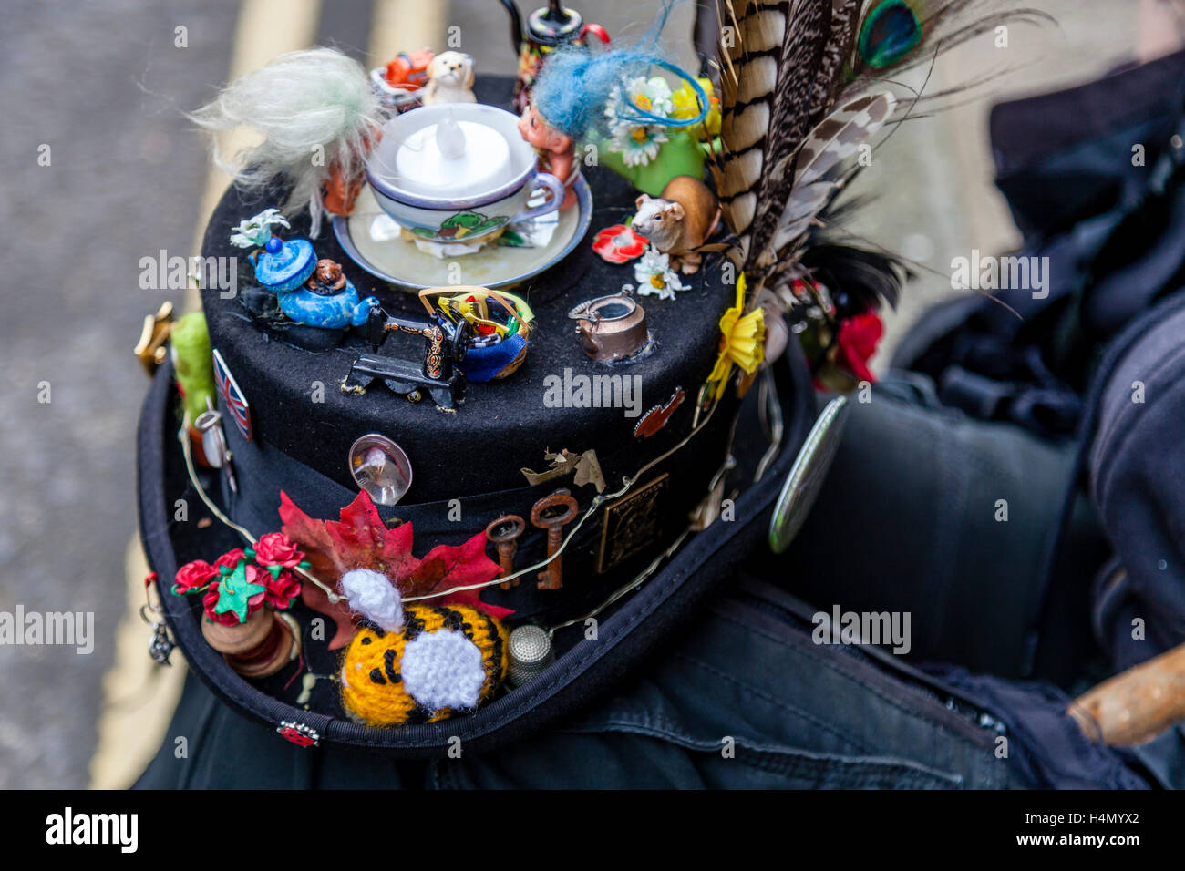 Morris dancers hat hi-res stock photography and images - Alamy