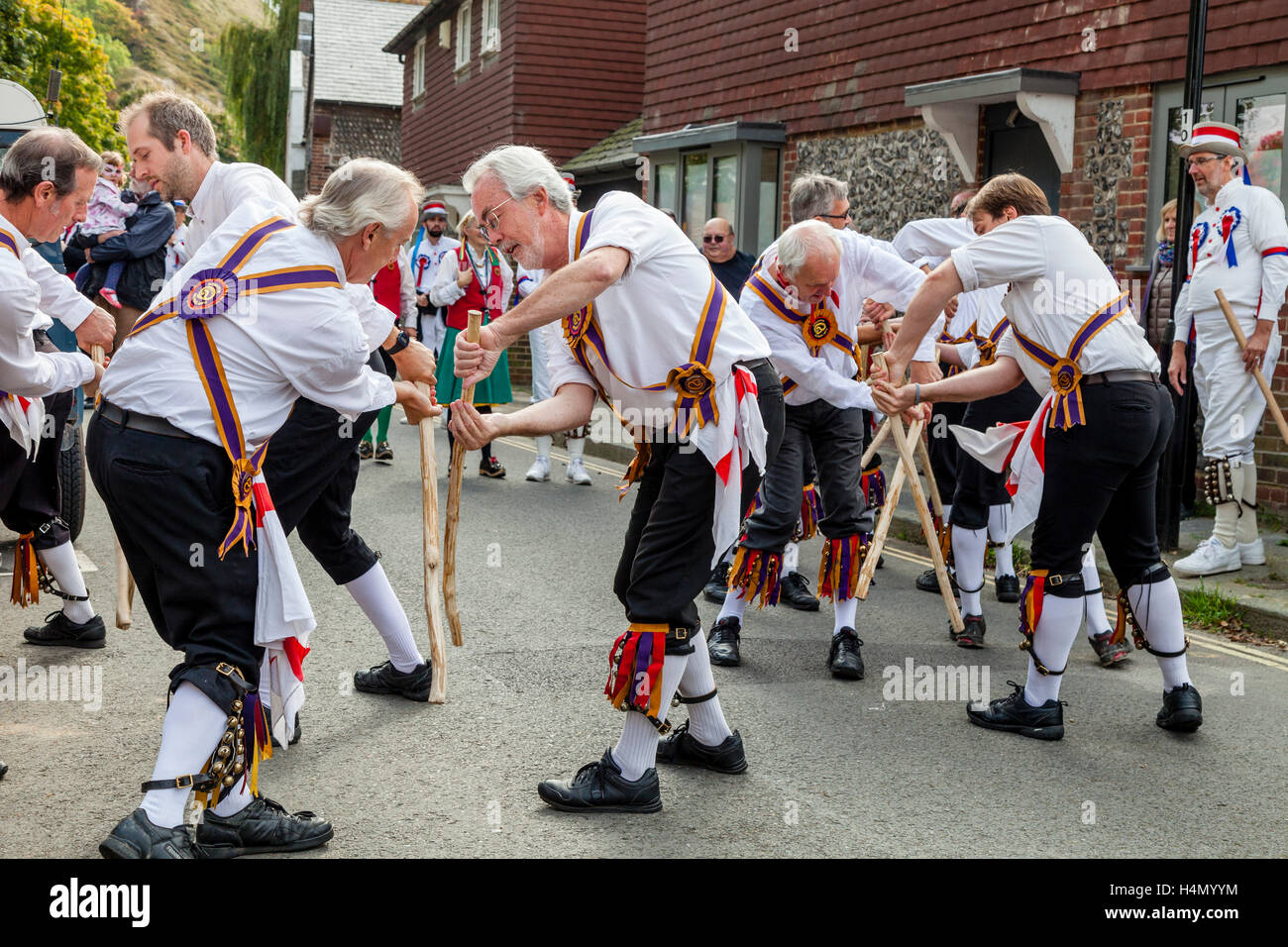 Traditional english folk dance hi-res stock photography and images - Alamy