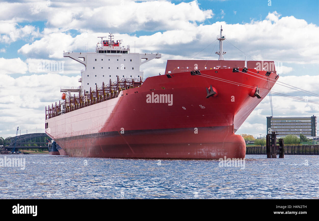 Huge Container Ship, waiting empty in the Container Port Hamburg Stock ...