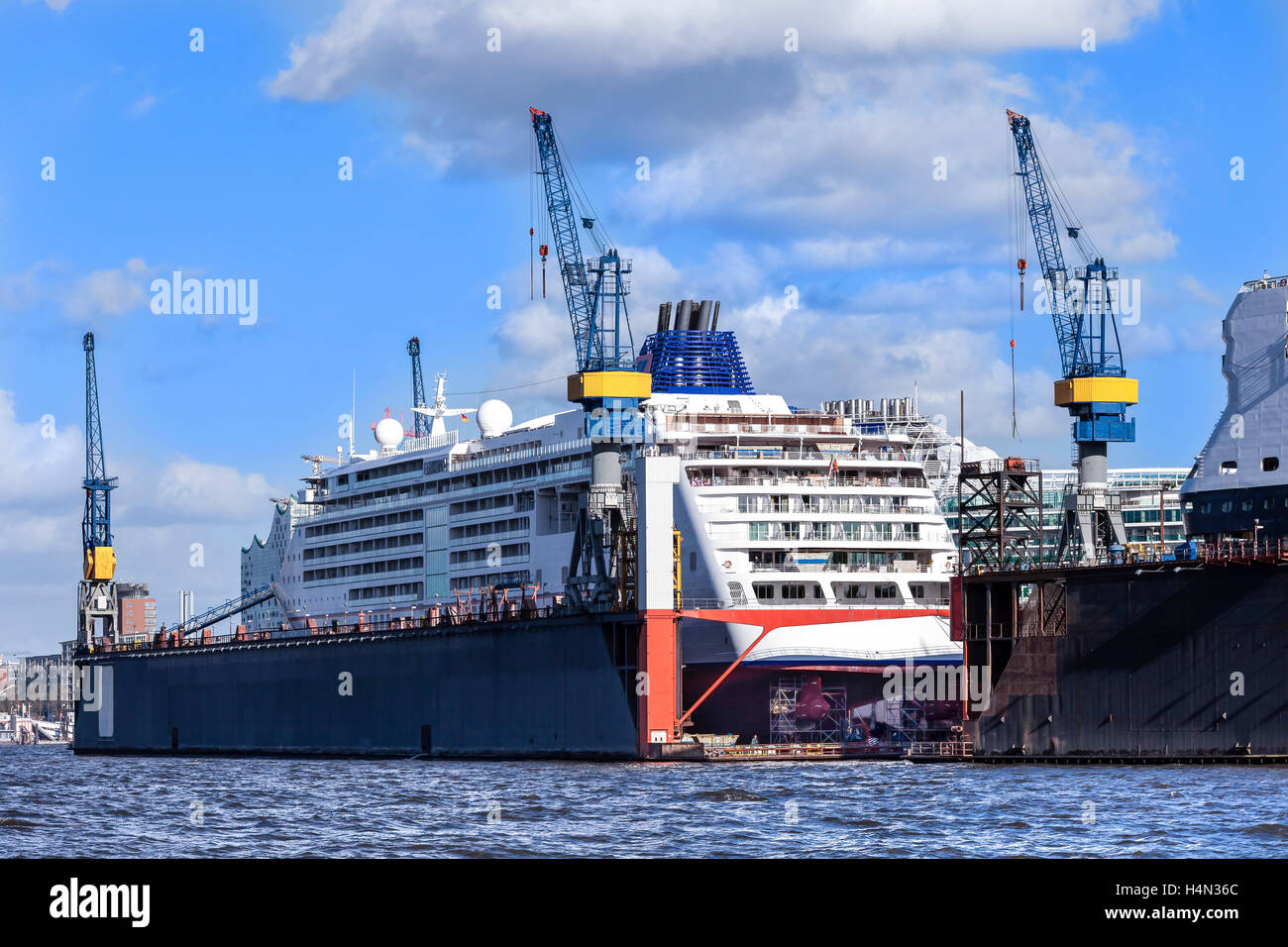 Cruise ship in dry dock hi-res stock photography and images - Alamy