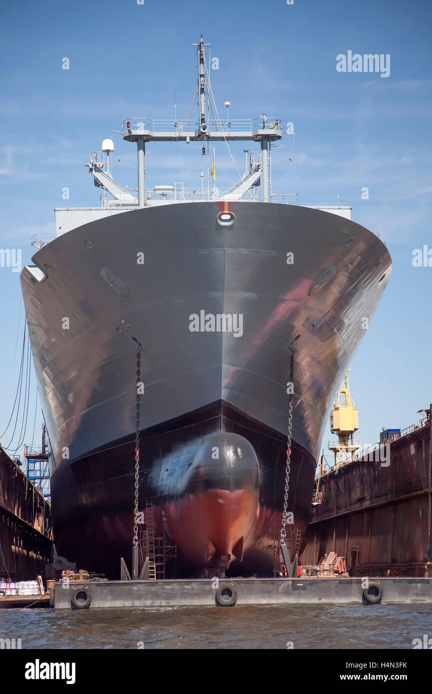 Cargo ship in dry dock hi-res stock photography and images - Alamy