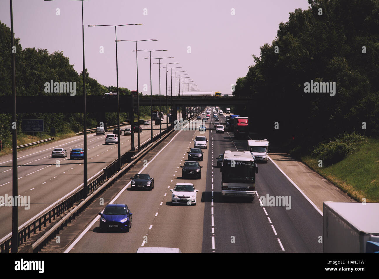 BEACONSFIELD, ENGLAND - JUNE 2016: Busy M40 motorway at the ...