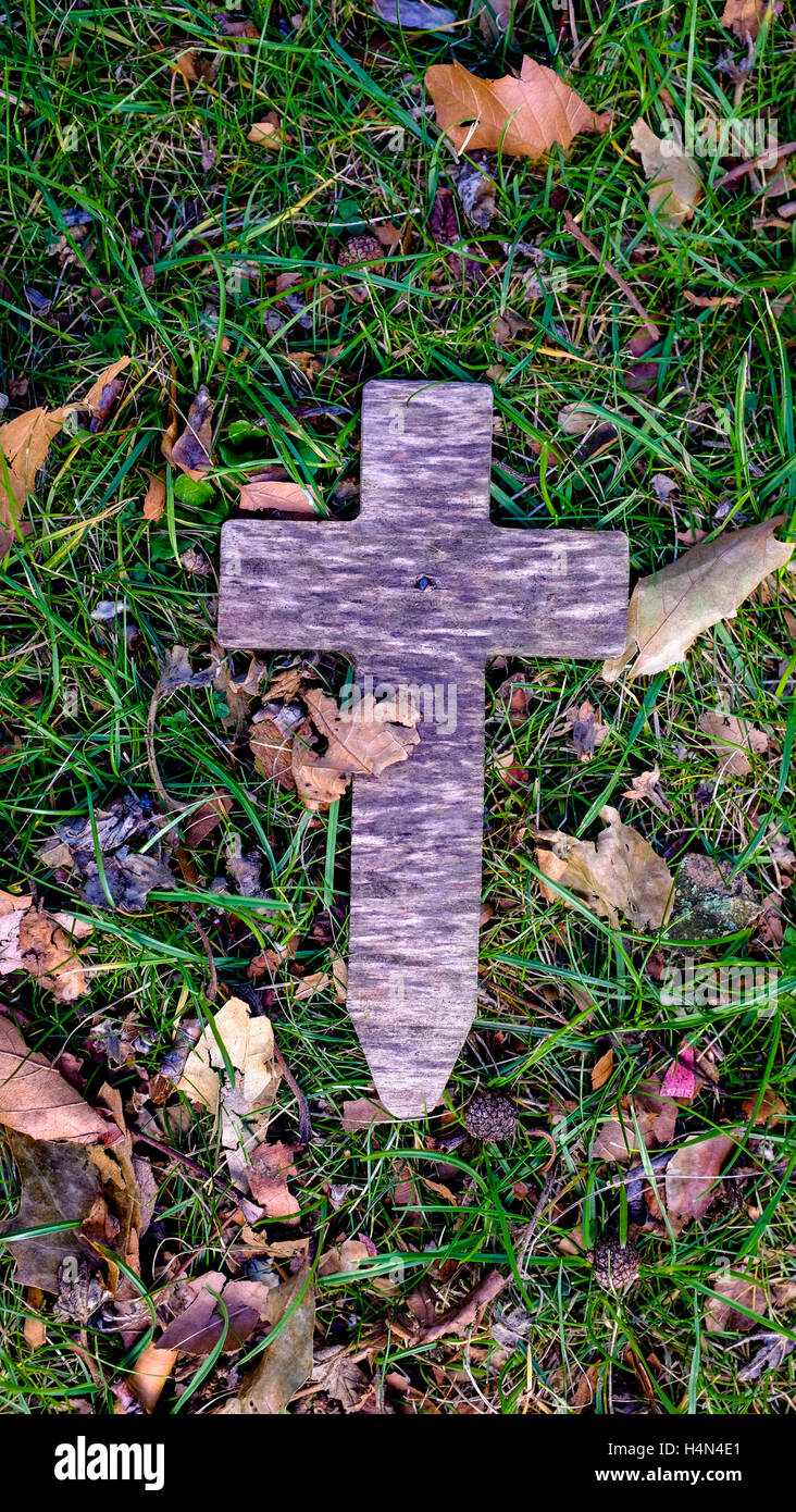 Wooden crucifix remembrance day hi-res stock photography and images - Alamy