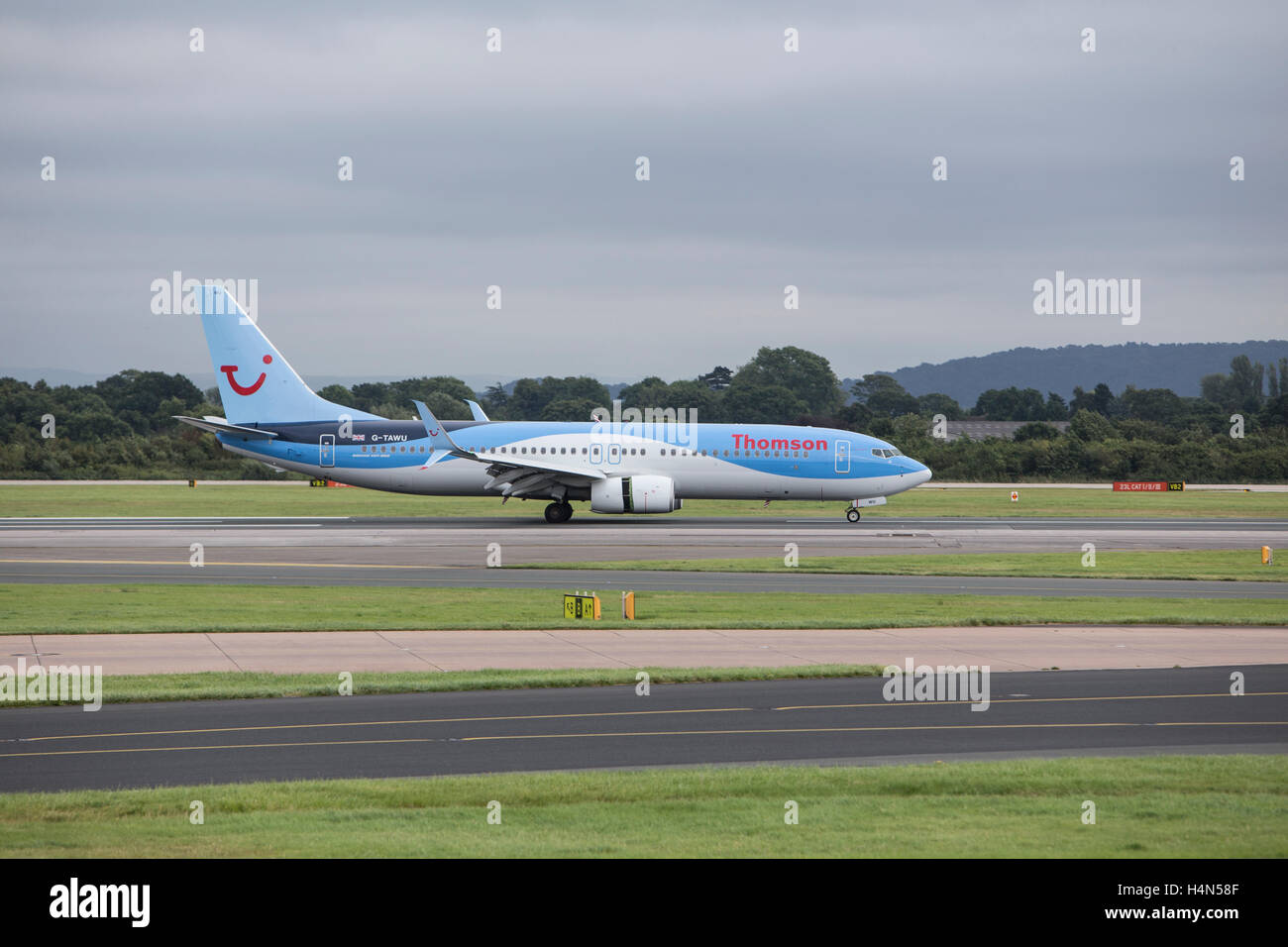 Side view 737 hi-res stock photography and images - Alamy