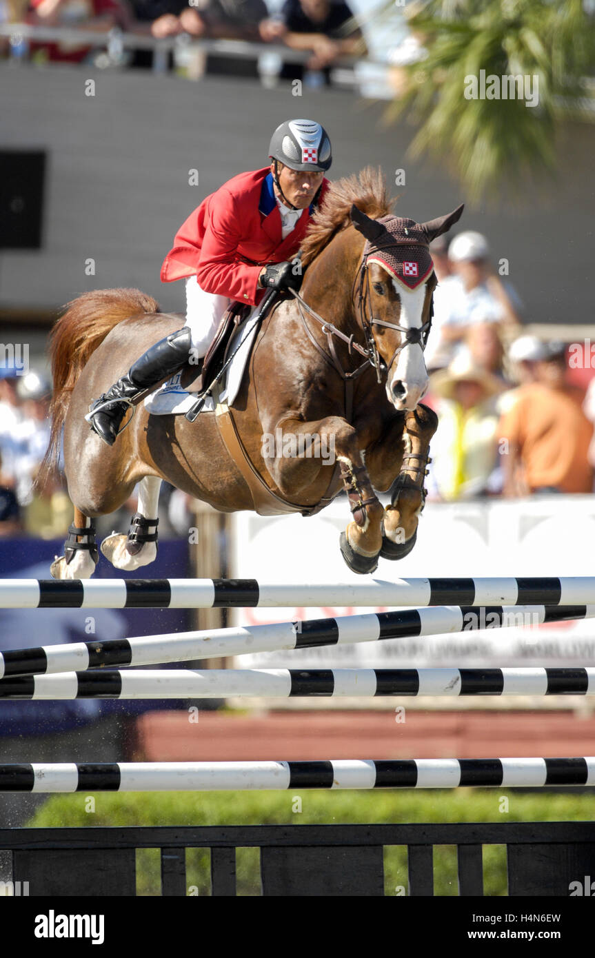 Todd Minikus (USA) riding Pavarotti, Winter Equestrian Festival ...