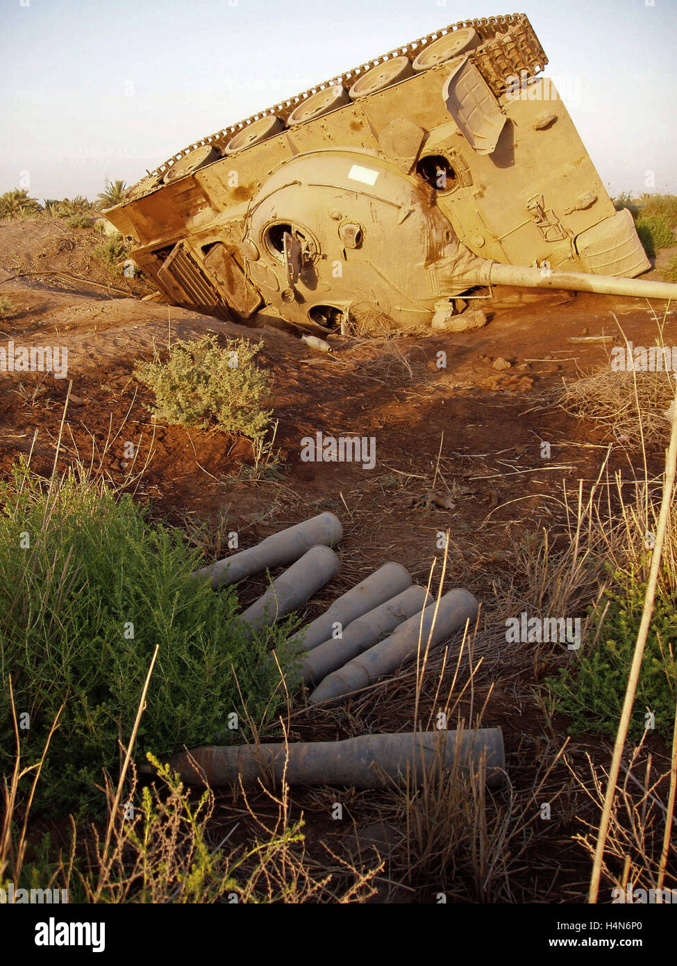 Iraq war 2003 tank hi-res stock photography and images - Alamy