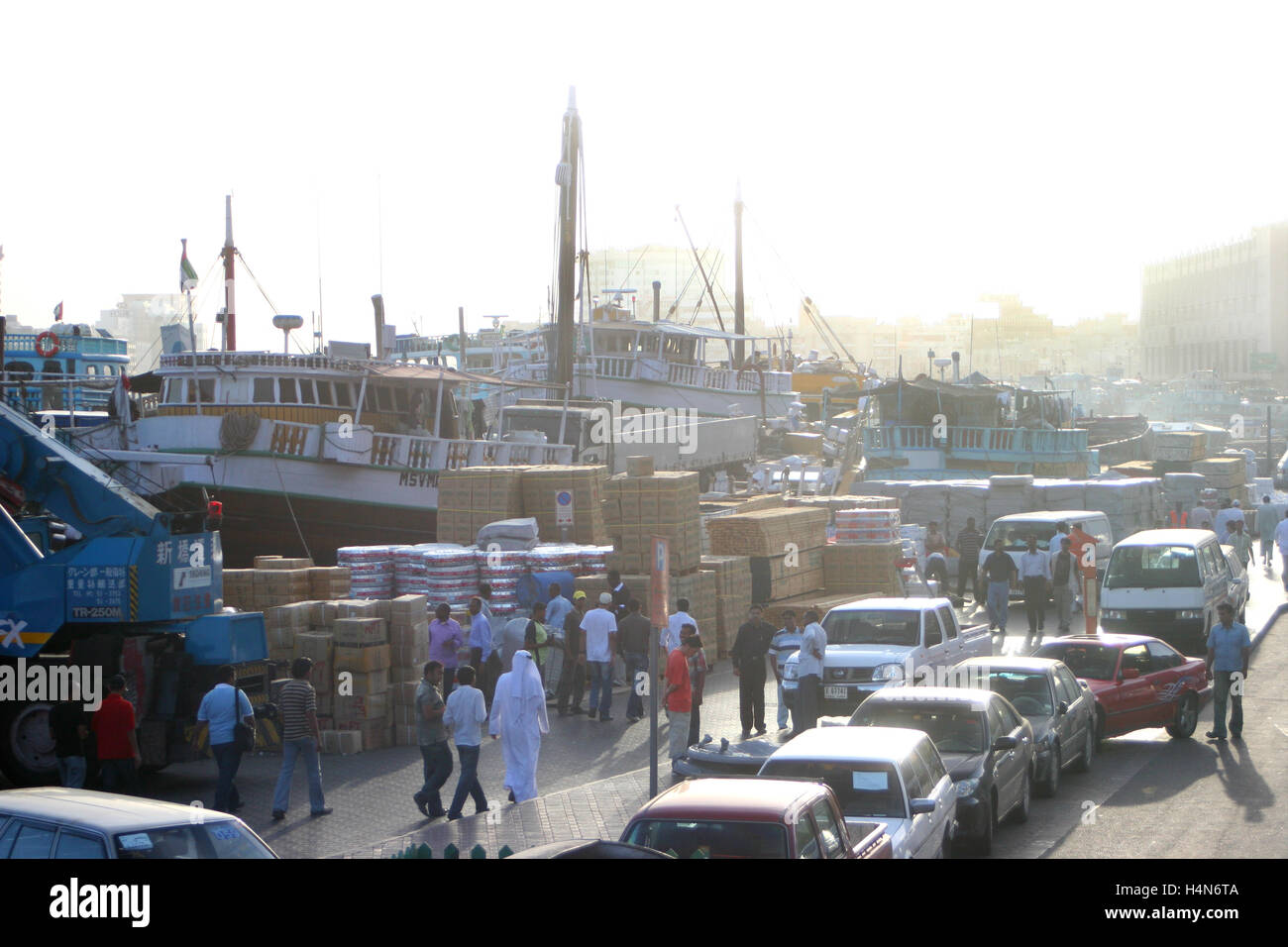 Cargo dhow hi-res stock photography and images - Alamy