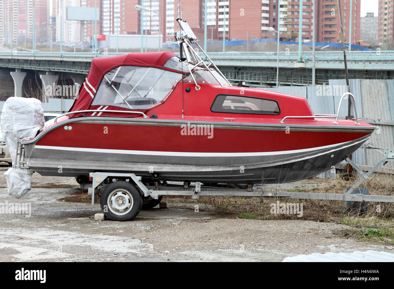 Red motor boat hi-res stock photography and images - Alamy