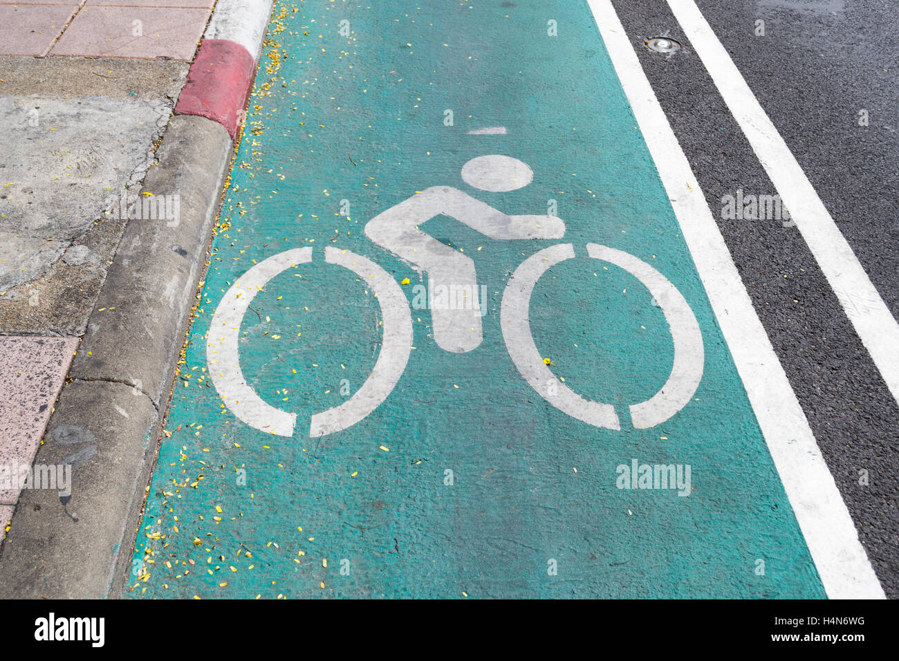 Fixed wheel track bike hi-res stock photography and images - Alamy