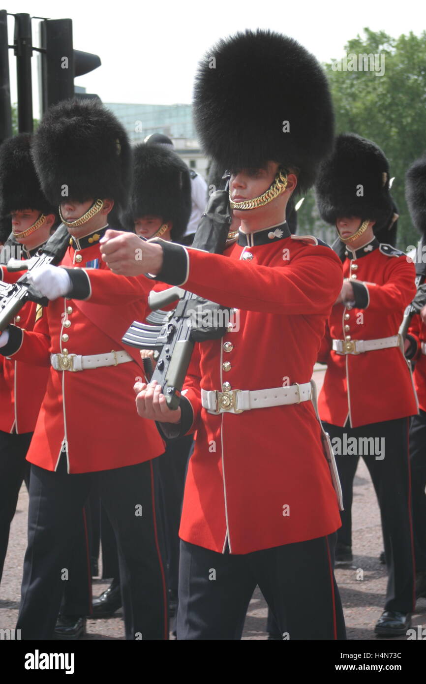 Soldiers dress uniform hi-res stock photography and images - Alamy