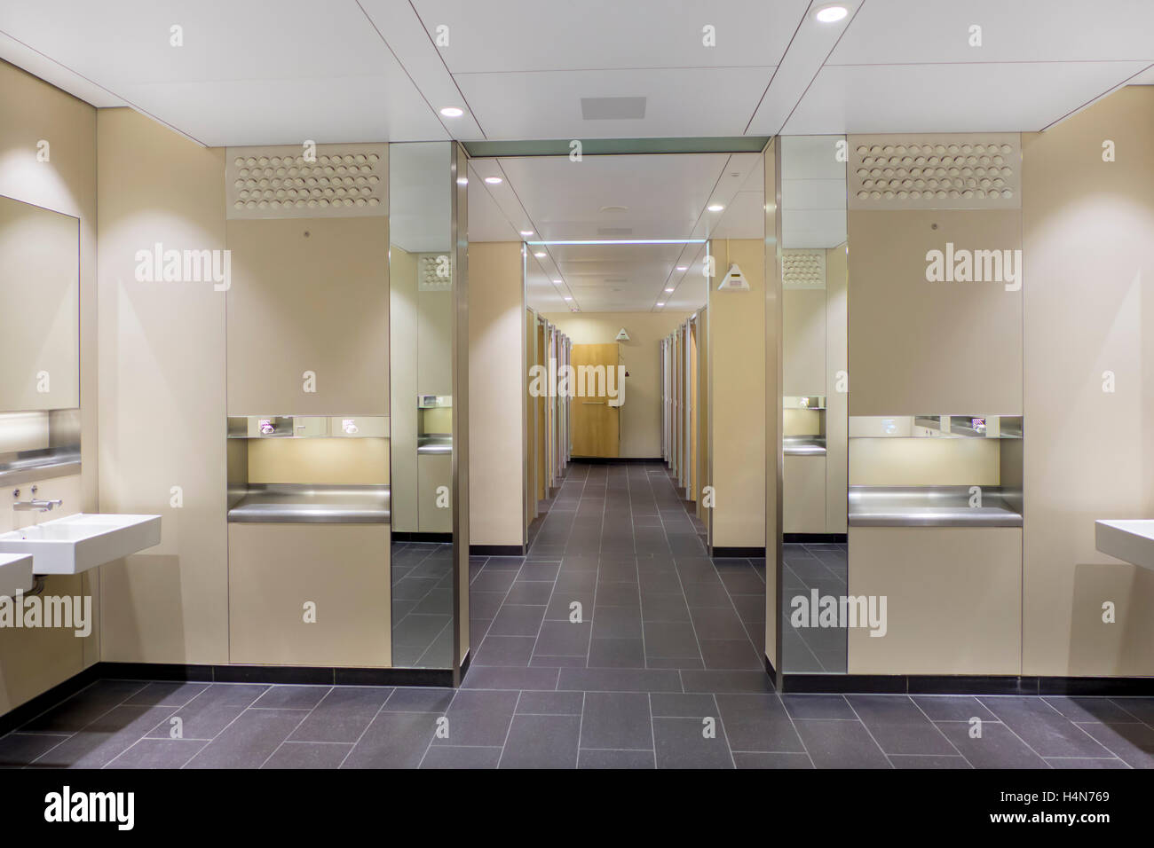 Public wc hi-res stock photography and images - Alamy