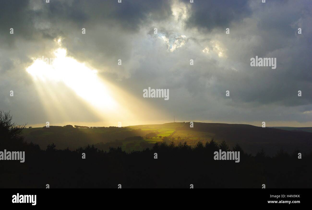 God beam hi-res stock photography and images - Alamy