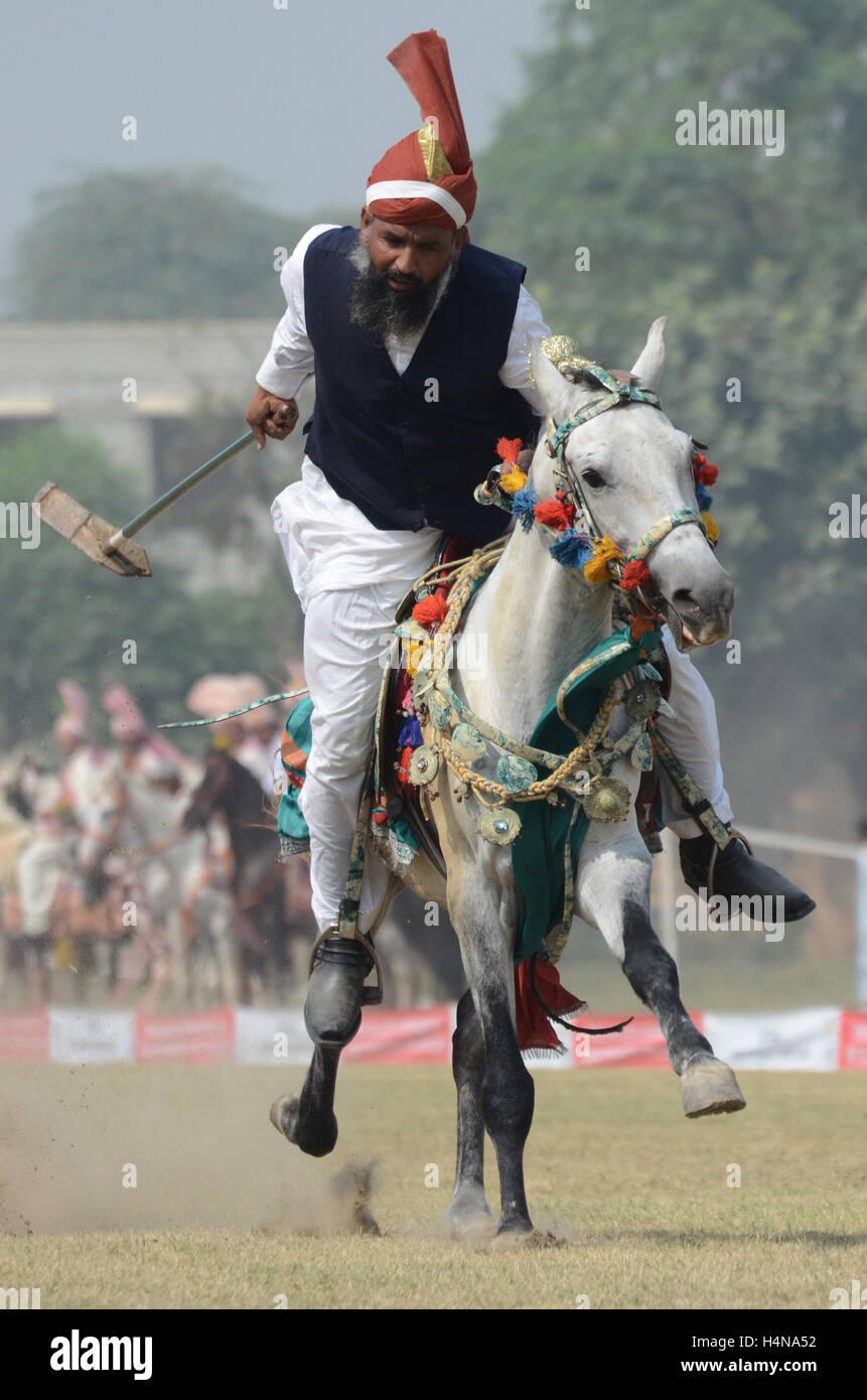 Lahore, Pakistan. 17th Oct, 2016. Pakistani horse rider player in ...