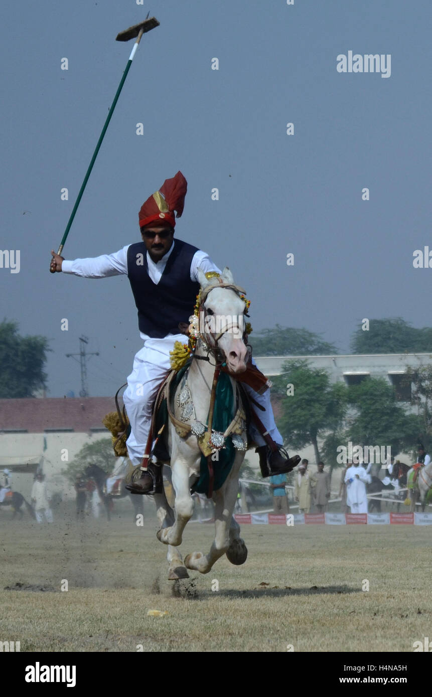 Lahore, Pakistan. 17th Oct, 2016. Pakistani horse rider player in ...