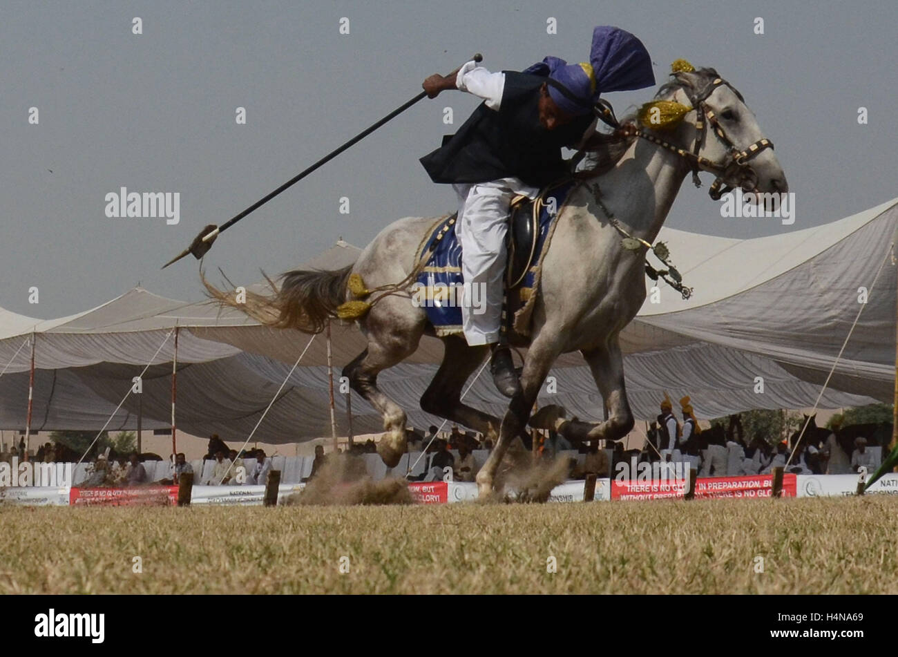 Lahore, Pakistan. 17th Oct, 2016. Pakistani horse rider player in ...