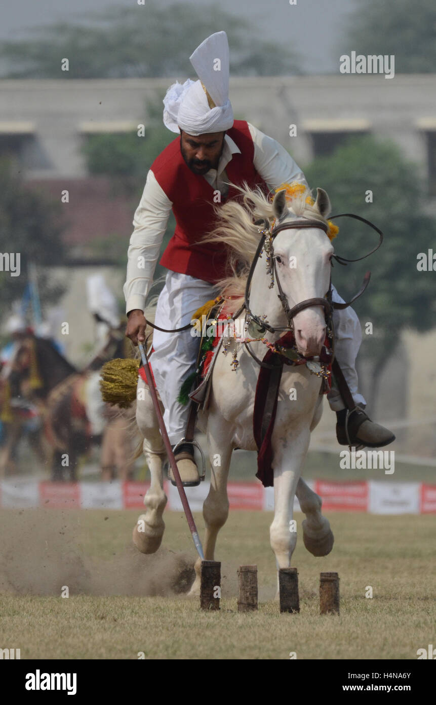 Lahore, Pakistan. 17th Oct, 2016. Pakistani horse rider player in ...