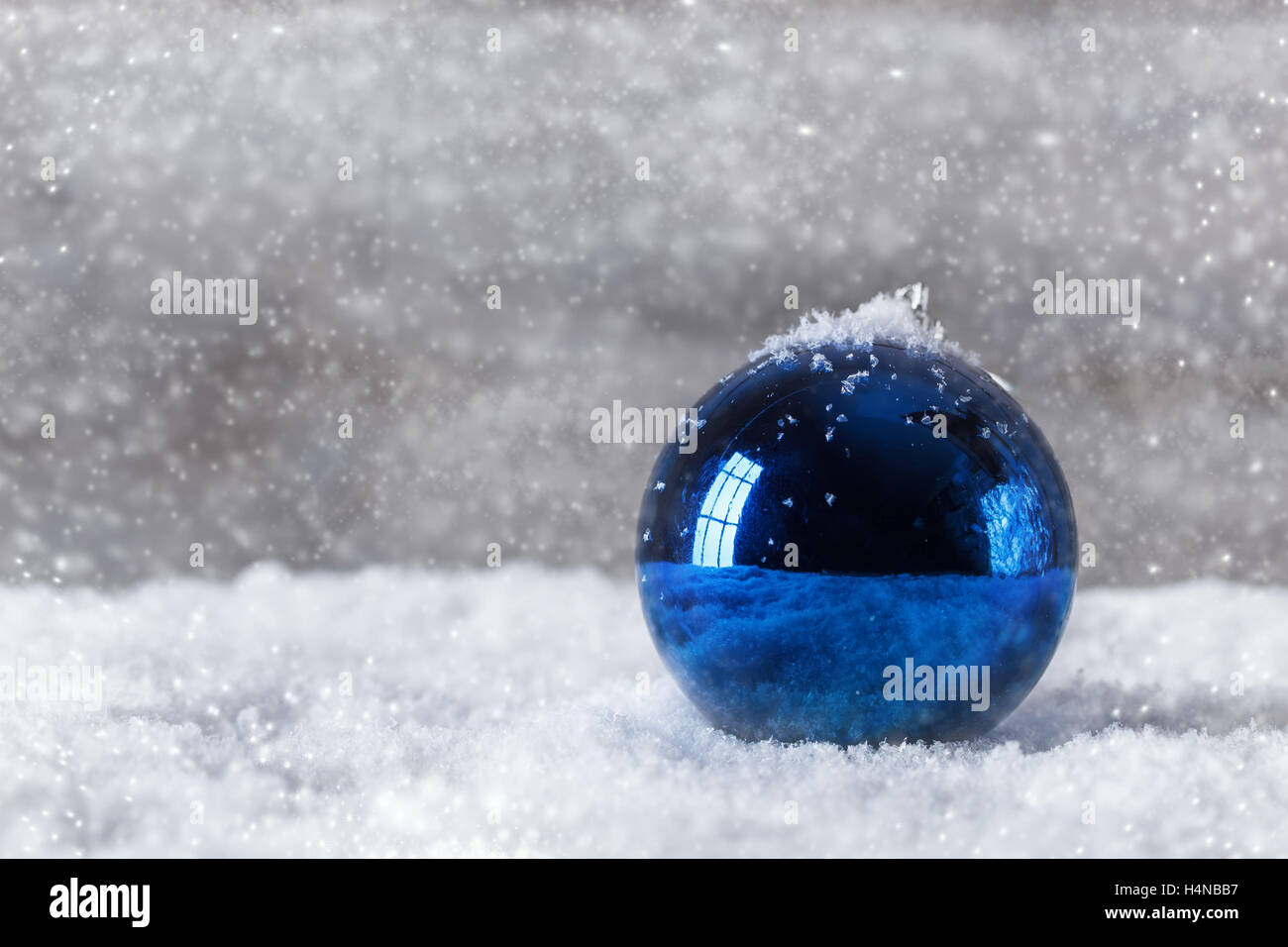 Blue shiny snow hi-res stock photography and images - Alamy