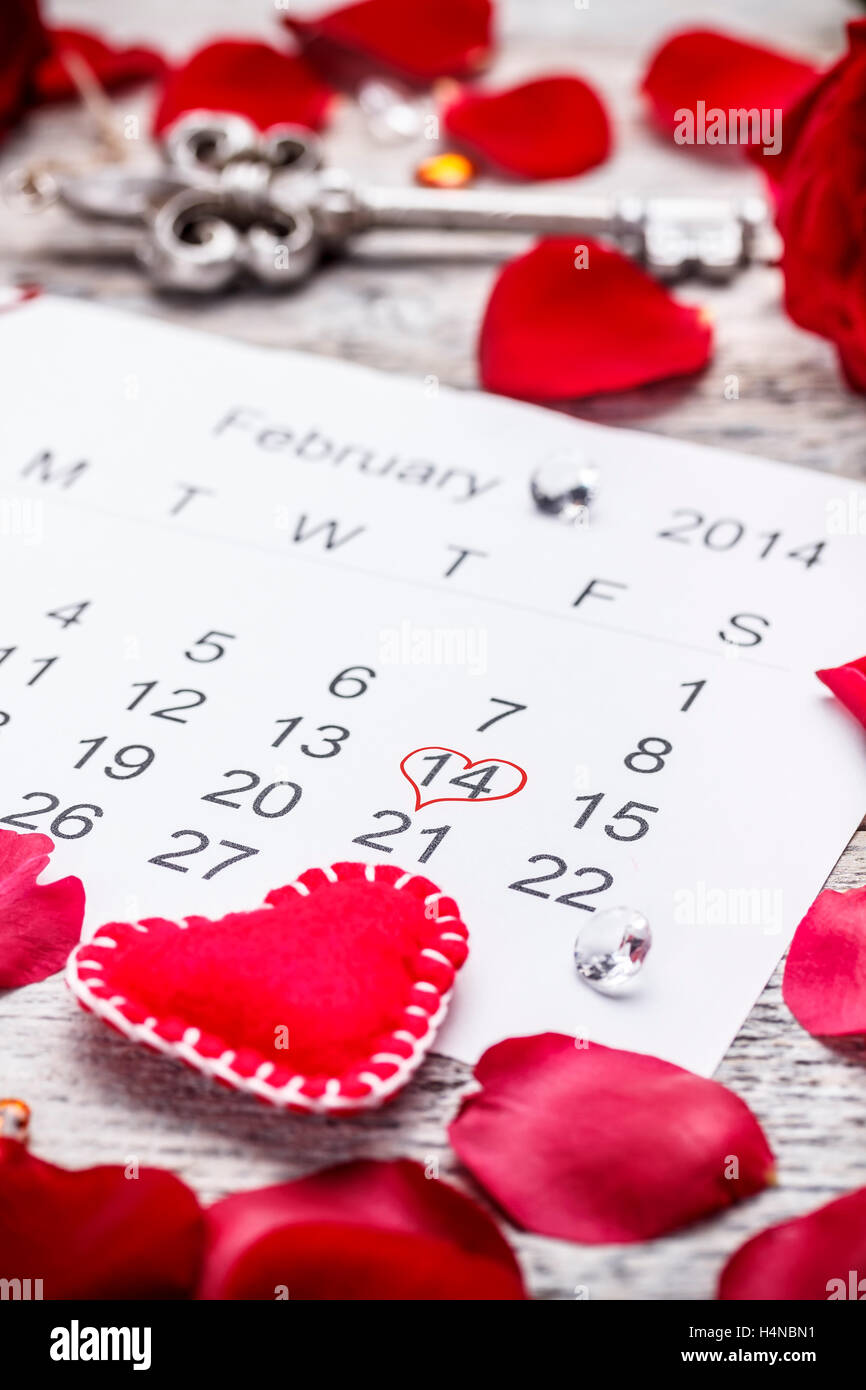 Love hearts and calendar with petal Stock Photo - Alamy