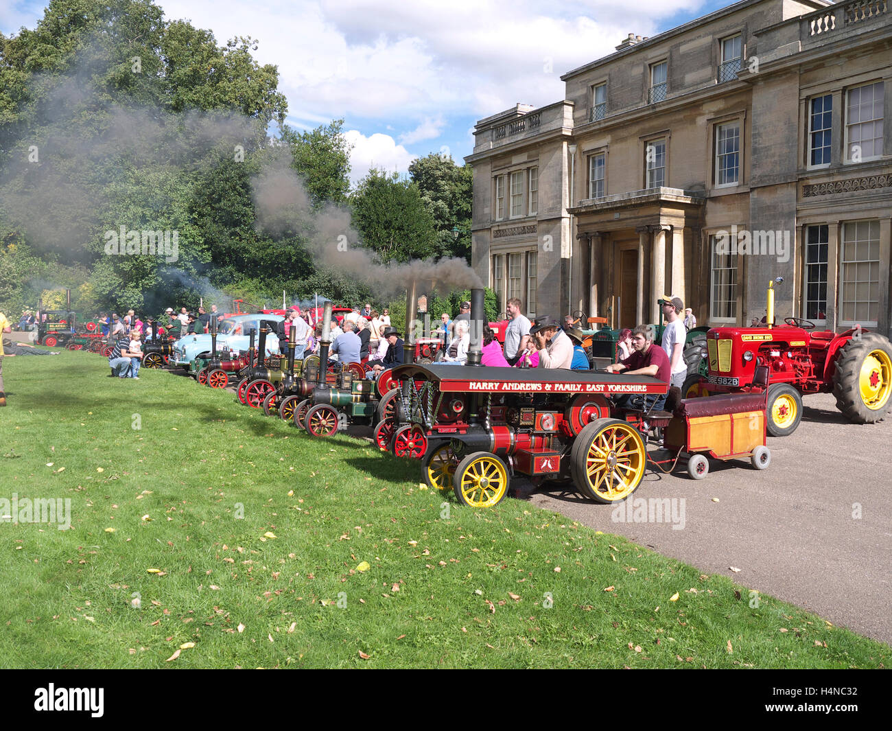 Miniature steam traction engines and other vehicles on display at ...