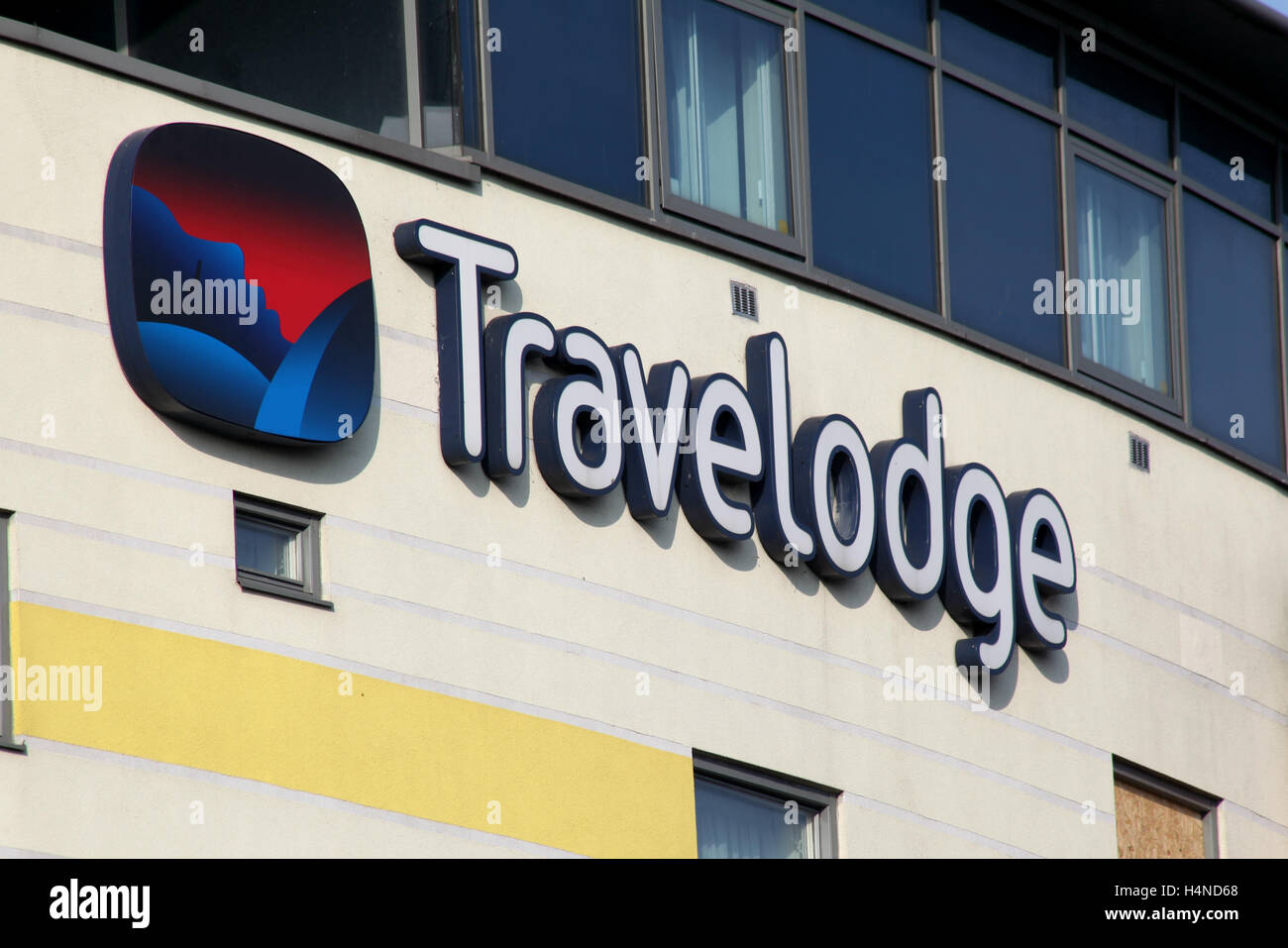 Travelodge hotel sign hi-res stock photography and images - Alamy