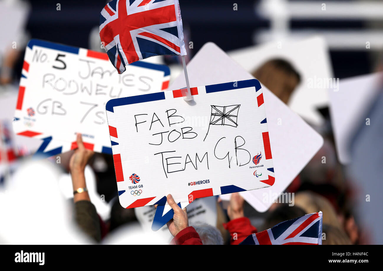 Fans hold up signs showing support hi-res stock photography and images ...