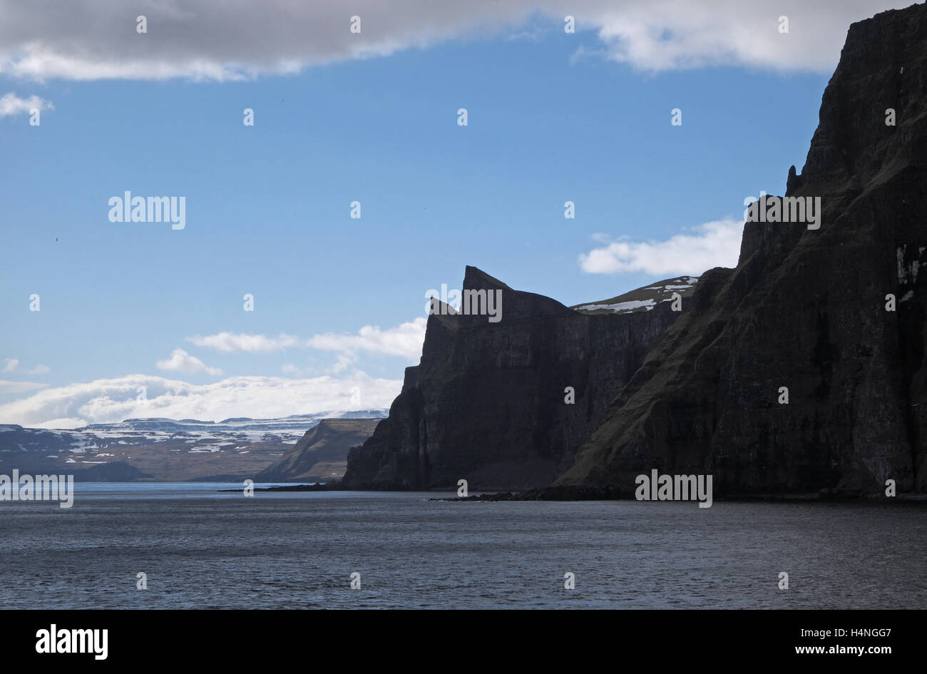 Dramatic coastal scenery, the cliffs of Hornbjarg, Hornstrandir ...
