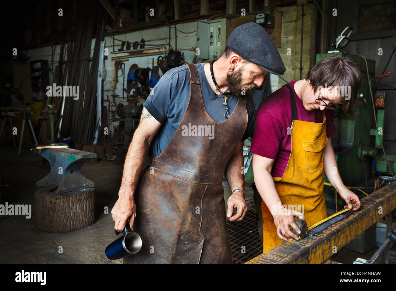 Blacksmiths hi-res stock photography and images - Alamy