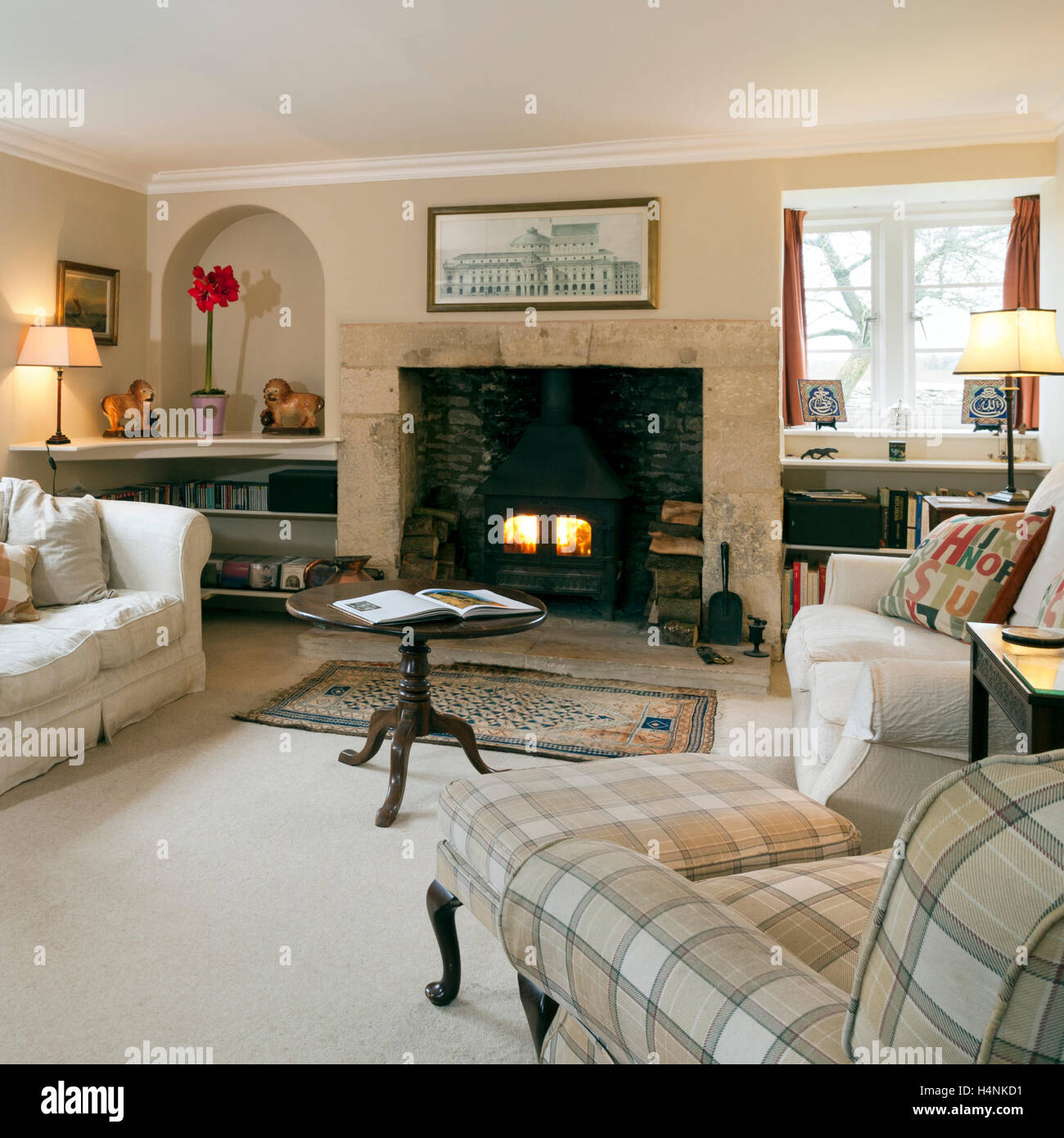 Traditional british living room hi-res stock photography and images - Alamy