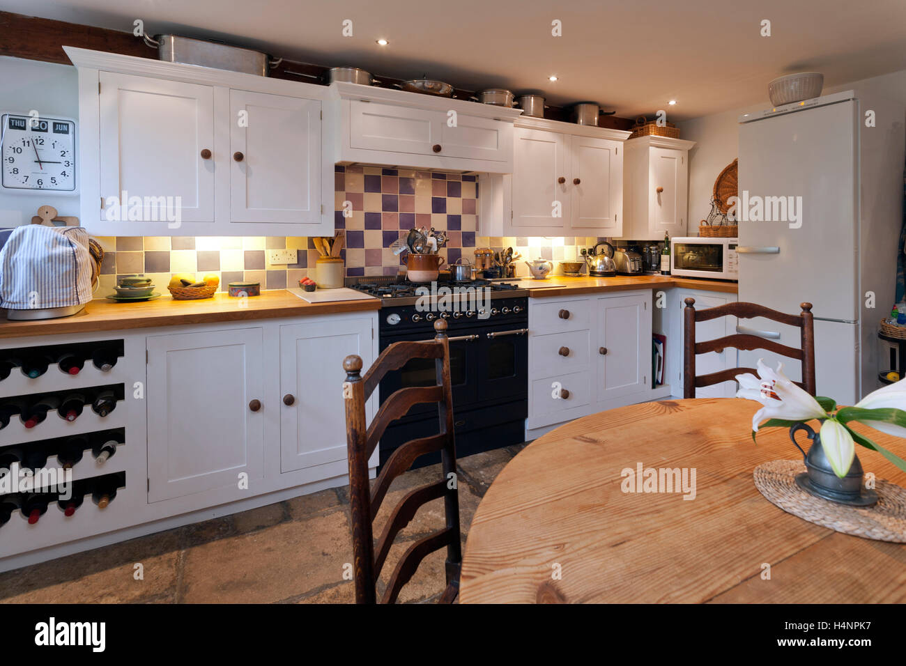A large upmarket fitted kitchen Stock Photo - Alamy