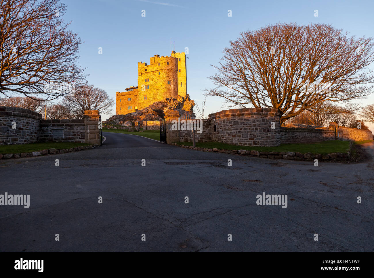 Roch Castle, Roch, Pebrokeshire, Wales, UK Stock Photo - Alamy