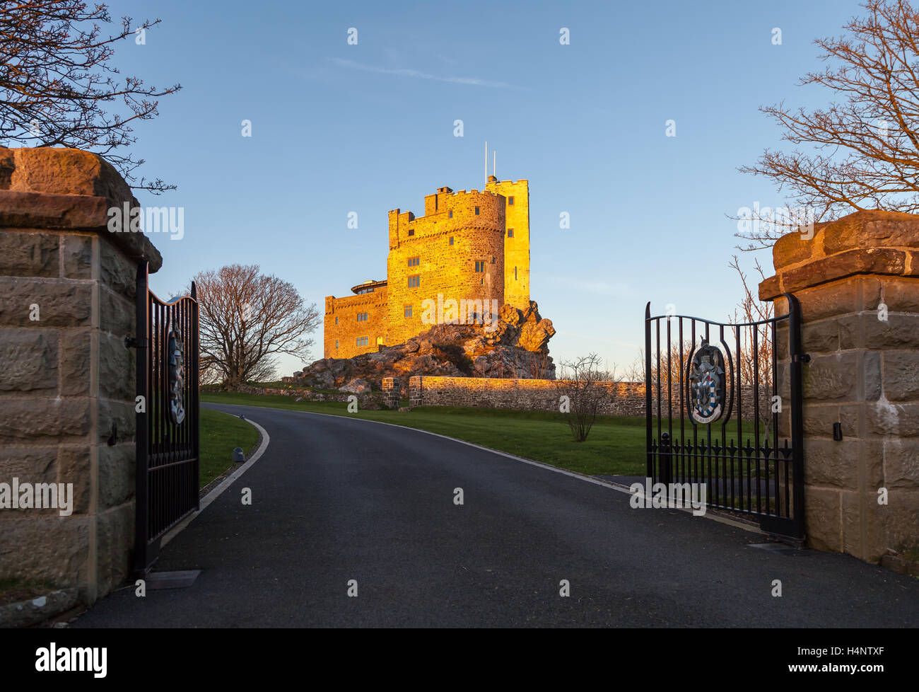 Roch Castle, Roch, Pebrokeshire, Wales, UK Stock Photo - Alamy