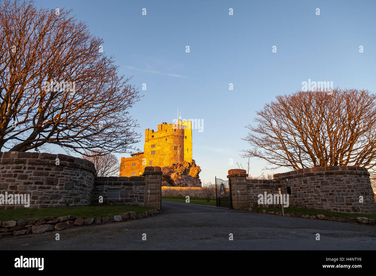 Roch Castle, Roch, Pebrokeshire, Wales, UK Stock Photo - Alamy