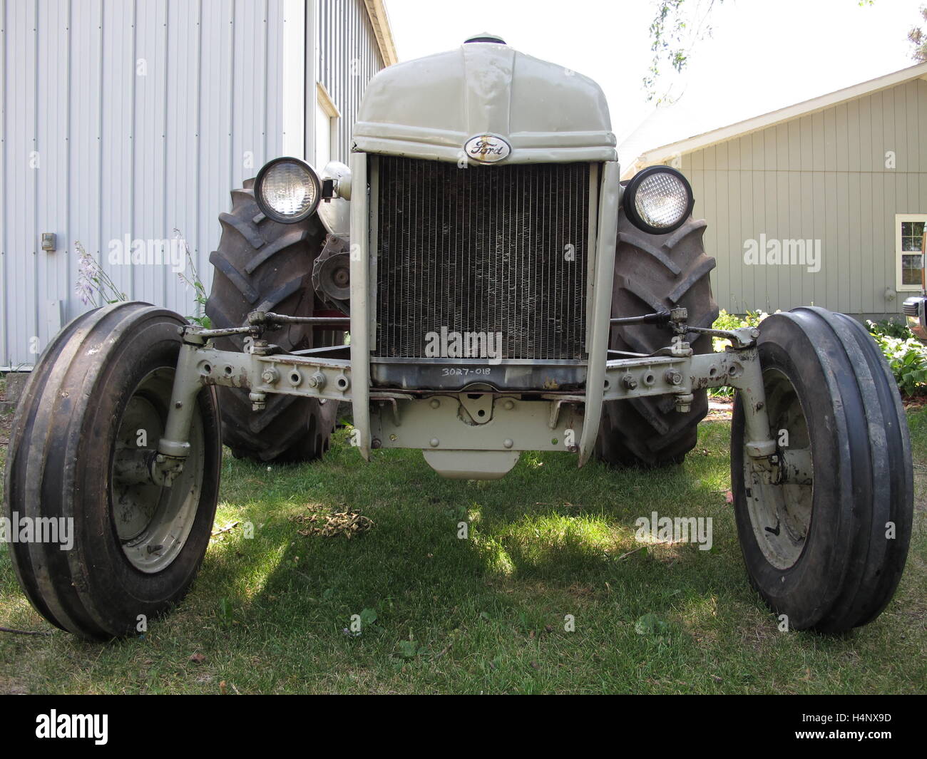 Classic Ford Tractor Stock Photo - Alamy